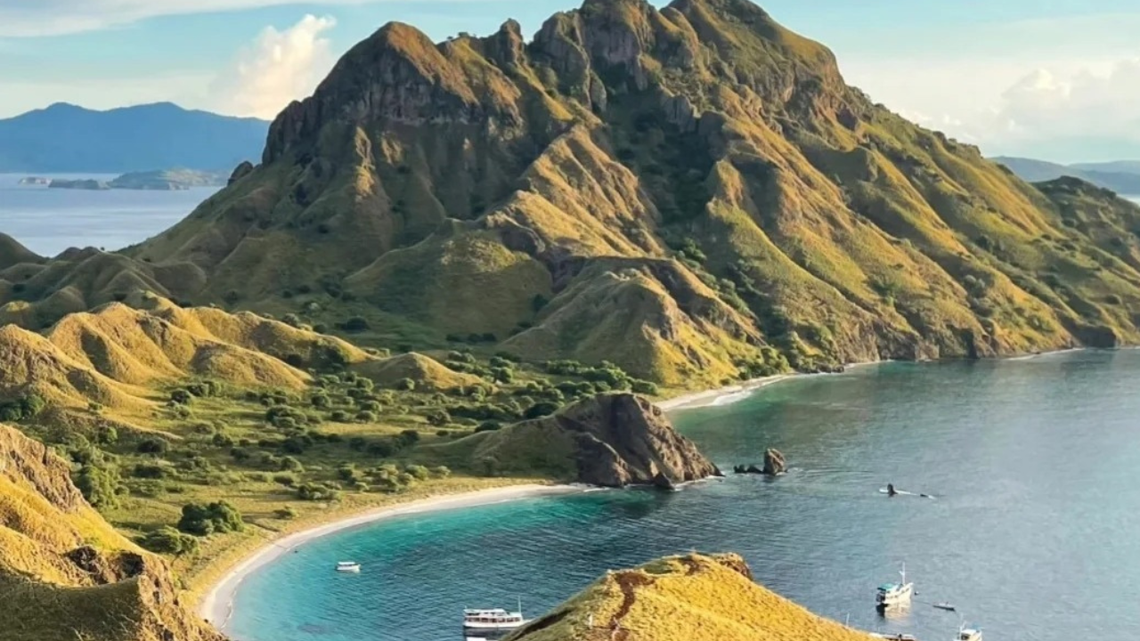 Labuan Bajo Pulau Eksotis, Komodo, & Keindahan Bawah Laut yang Bikin ...