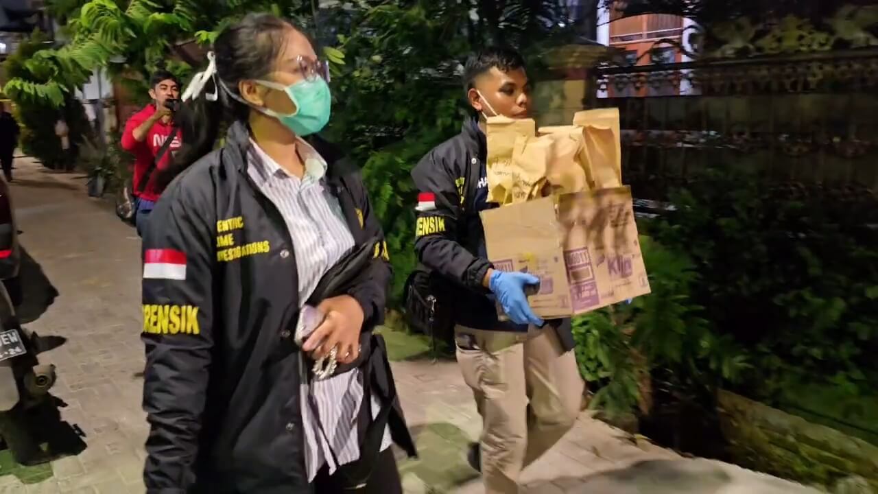 Penggeledahan Rumah NF di Cilincing, Polisi Temukan Barang Bukti Diduga ...