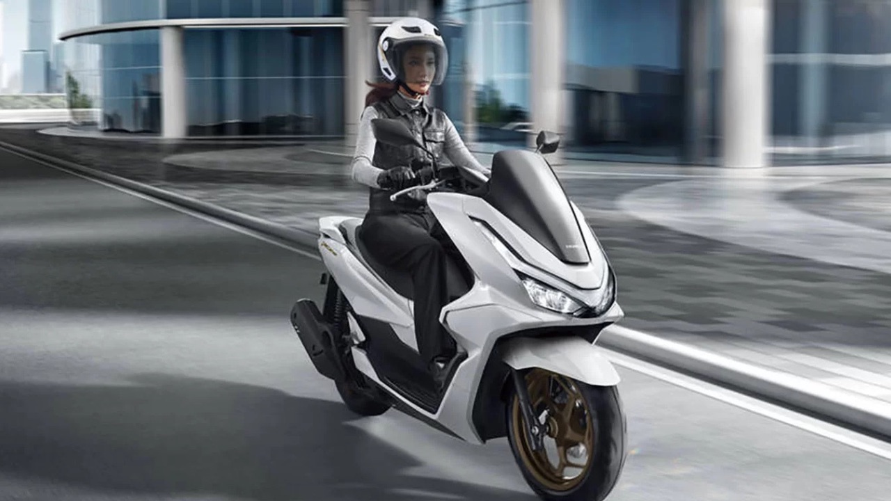 Honda PCX 160 ABS 2025 Putih, Mewah dan Canggih Cek Spesifikasi, Harga ...